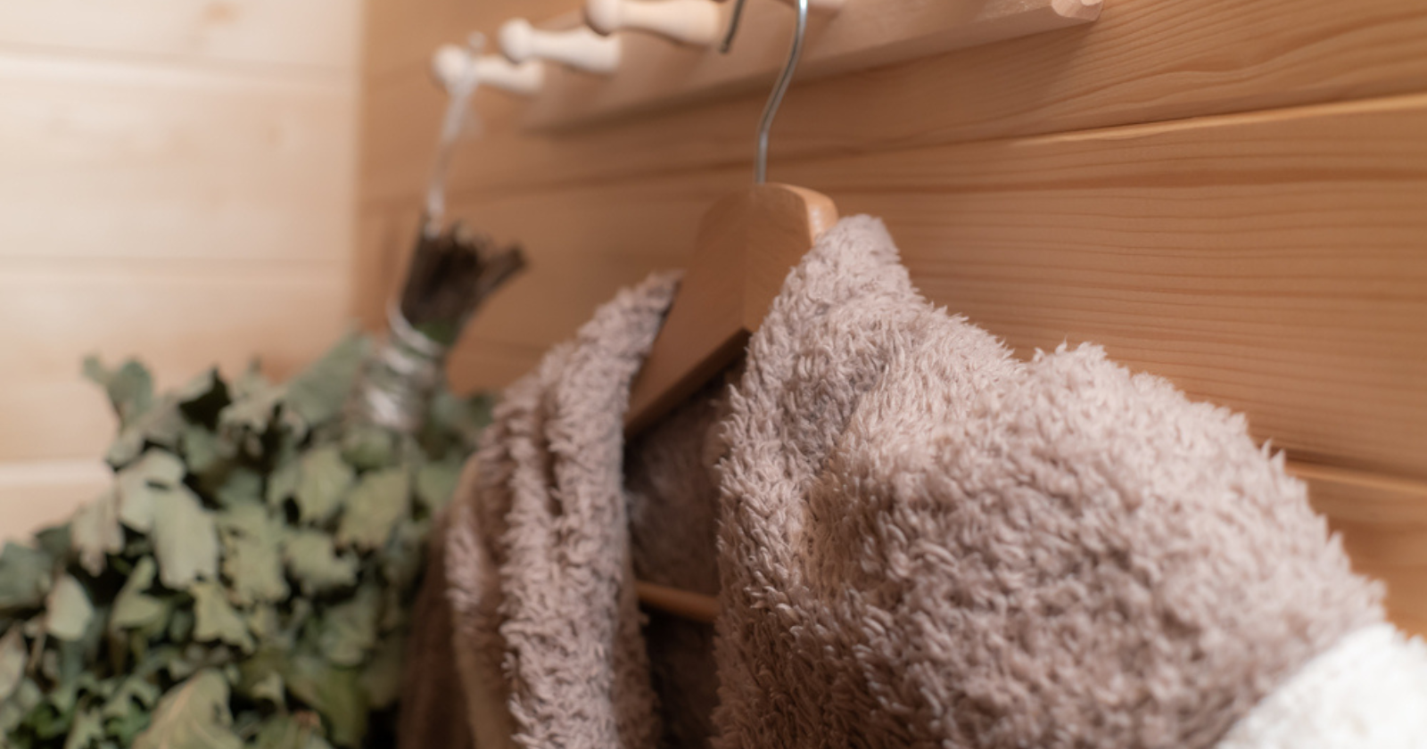 Best Wall Hooks For Backpacks With Safety Tips